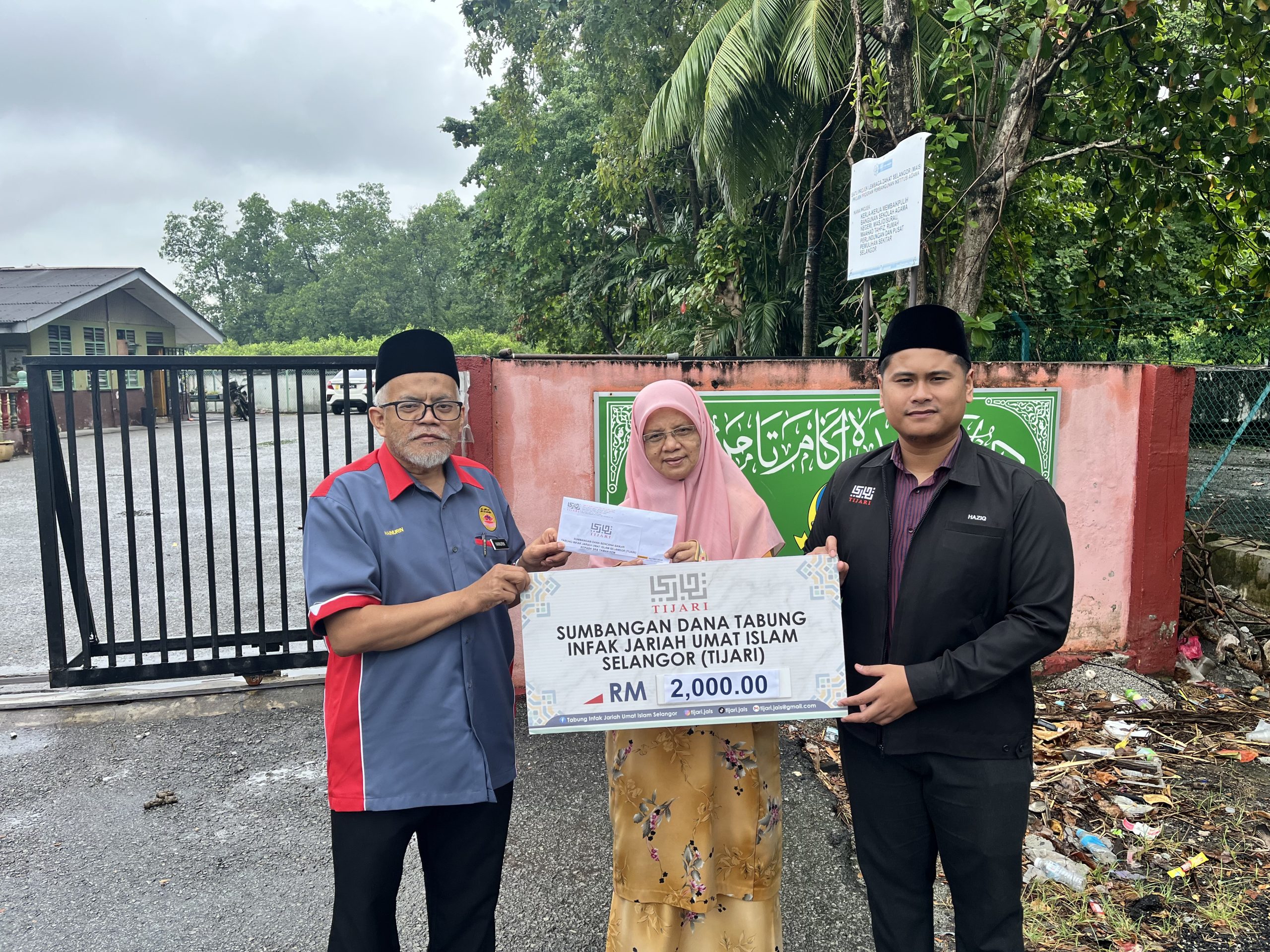 Sumbangan Bencana Banjir Kepada Sekolah Rendah Agama (SRA) Taman Kem ...